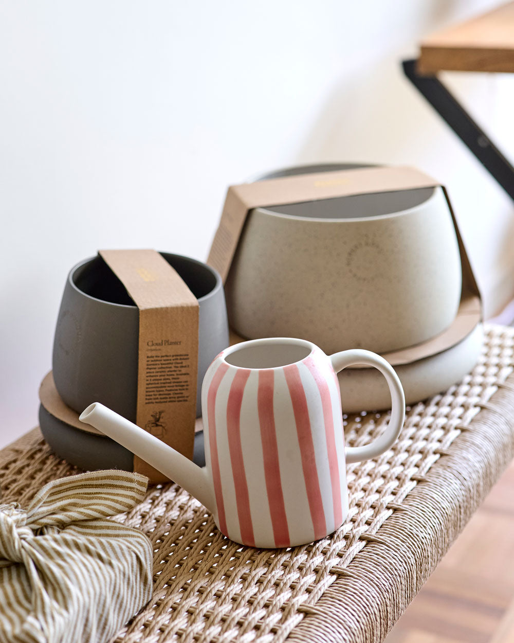 Robert Gordon Australia - Making Pottery since 1945